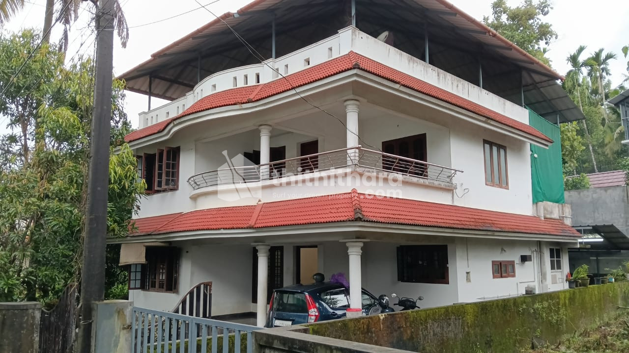 4 BHK House for sale at Aluva Ernakulam